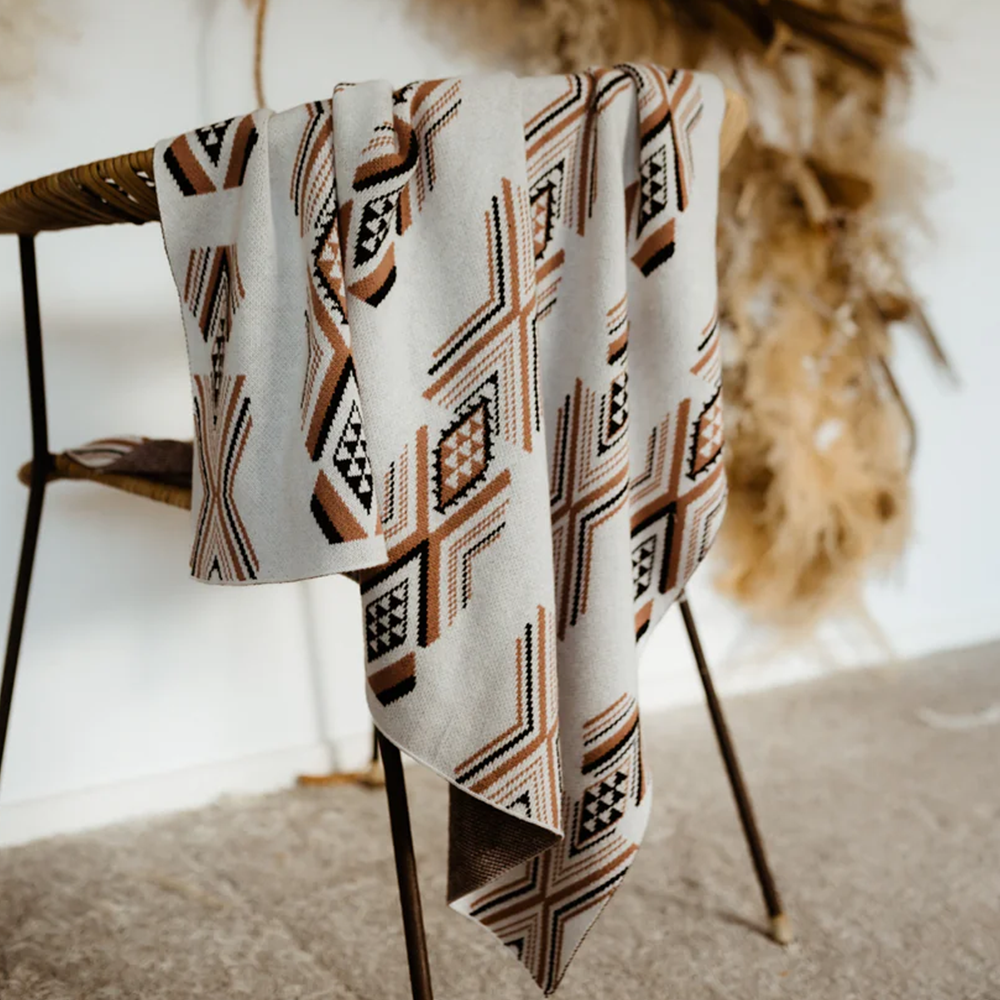 Hawaiiki Pēpi Niho Paraikete Knitted Baby blanket Brown – Iko Iko
